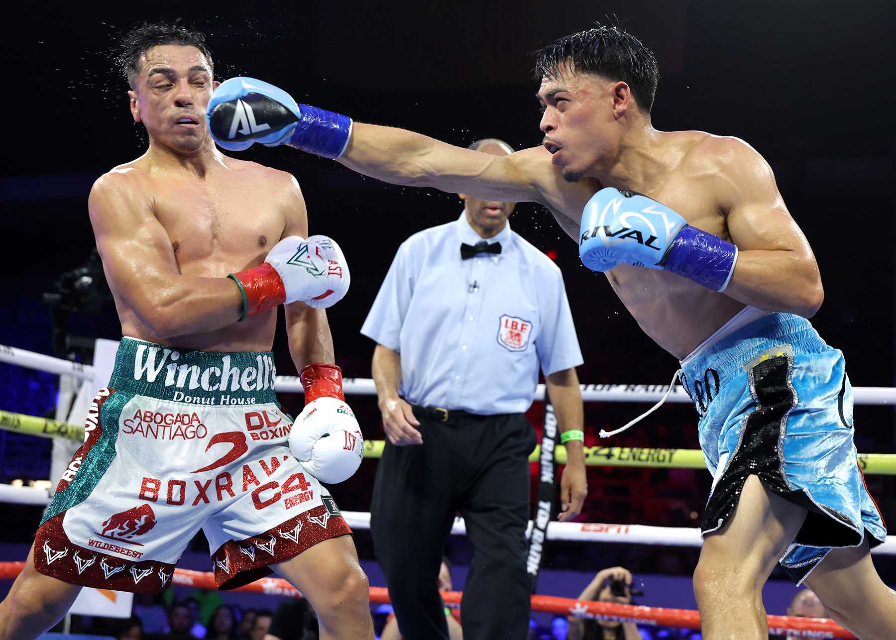 アンヘロ・レオ、亀田和毅にマジョリティ判定勝ち IBFフェザー級王座を防衛