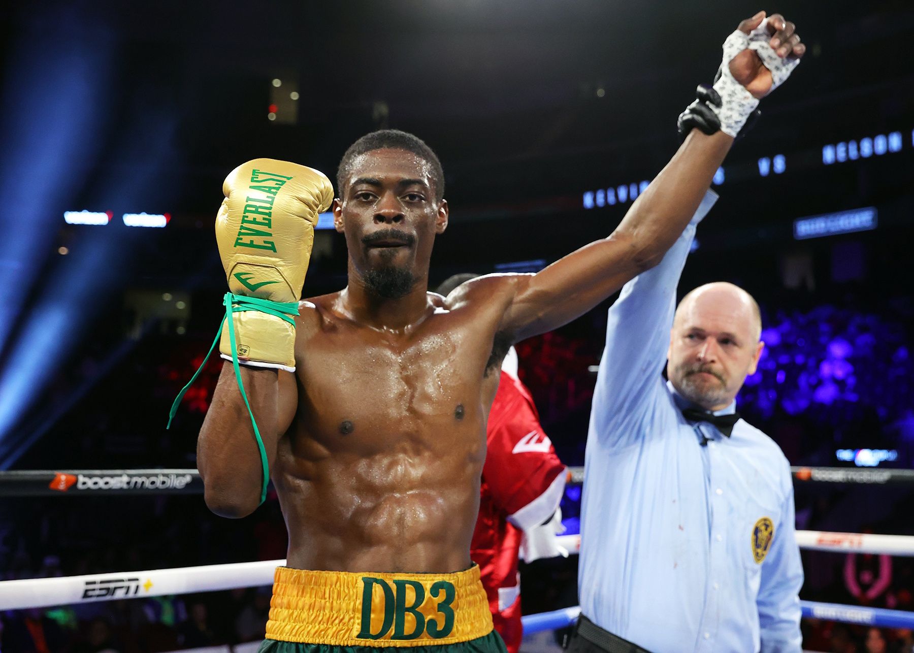 Kelvin Davis Believes That He's The 'Top Guy' at 140-Pounds