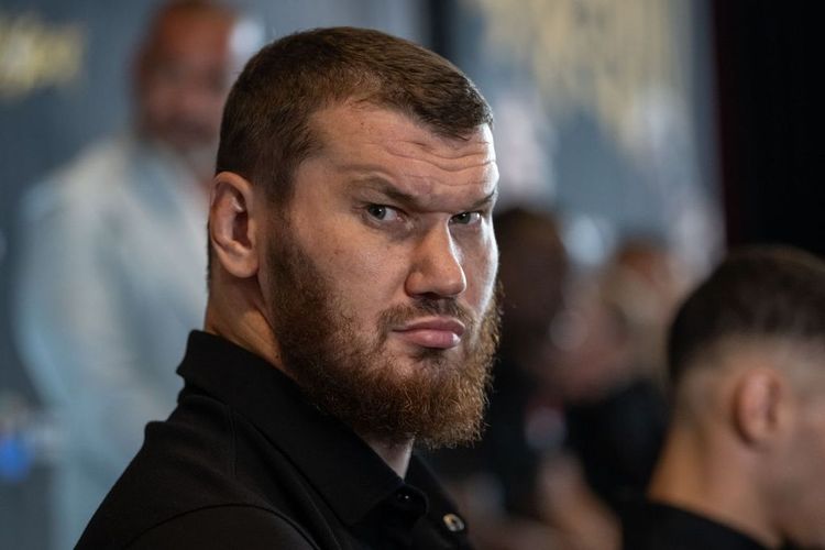 Arslanbek Makhmudov dit à Dave Allen : 'Tu verras un lion samedi soir'