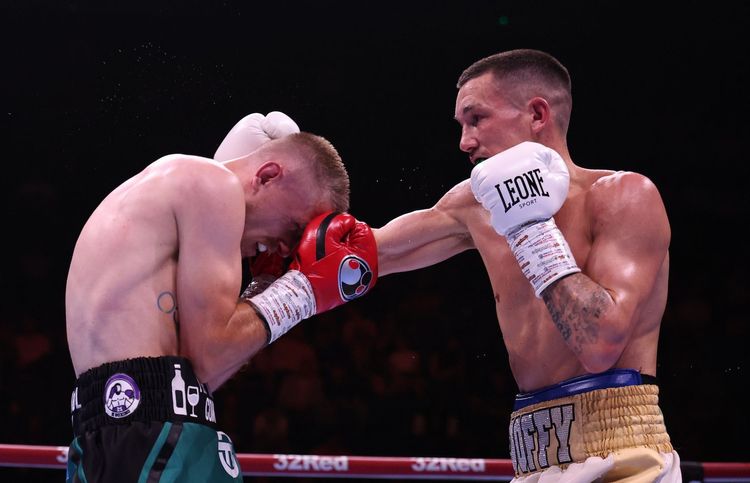 Cacace-Wood: Disciplined Liam Davies Stifles Kurt Walker