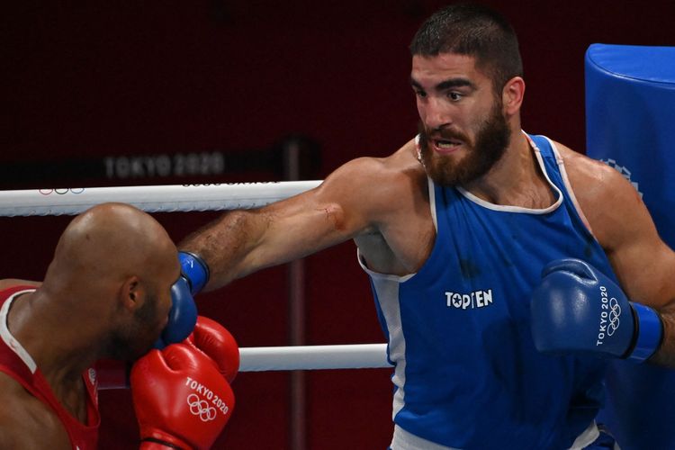 Mourad Aliev vs. Andrii Novytskyi in The Works