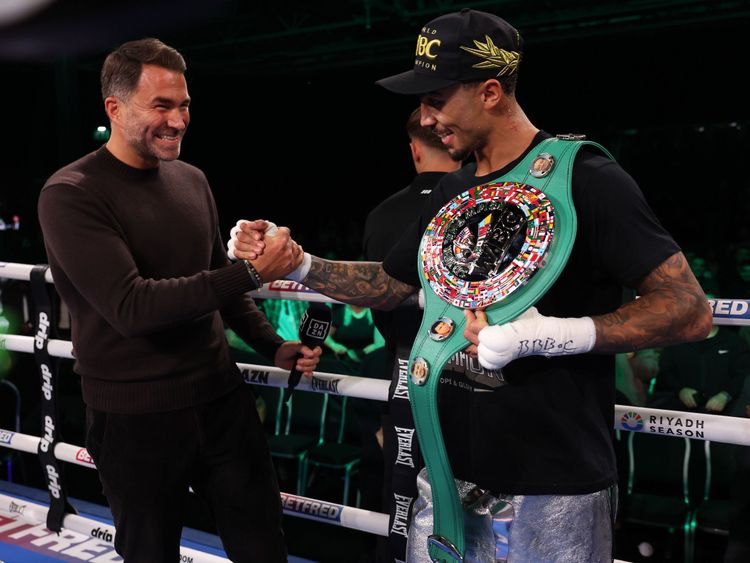 Selon Hearn, un affrontement Benavidez–Whittaker n’est envisageable qu’après trois ou quatre ...