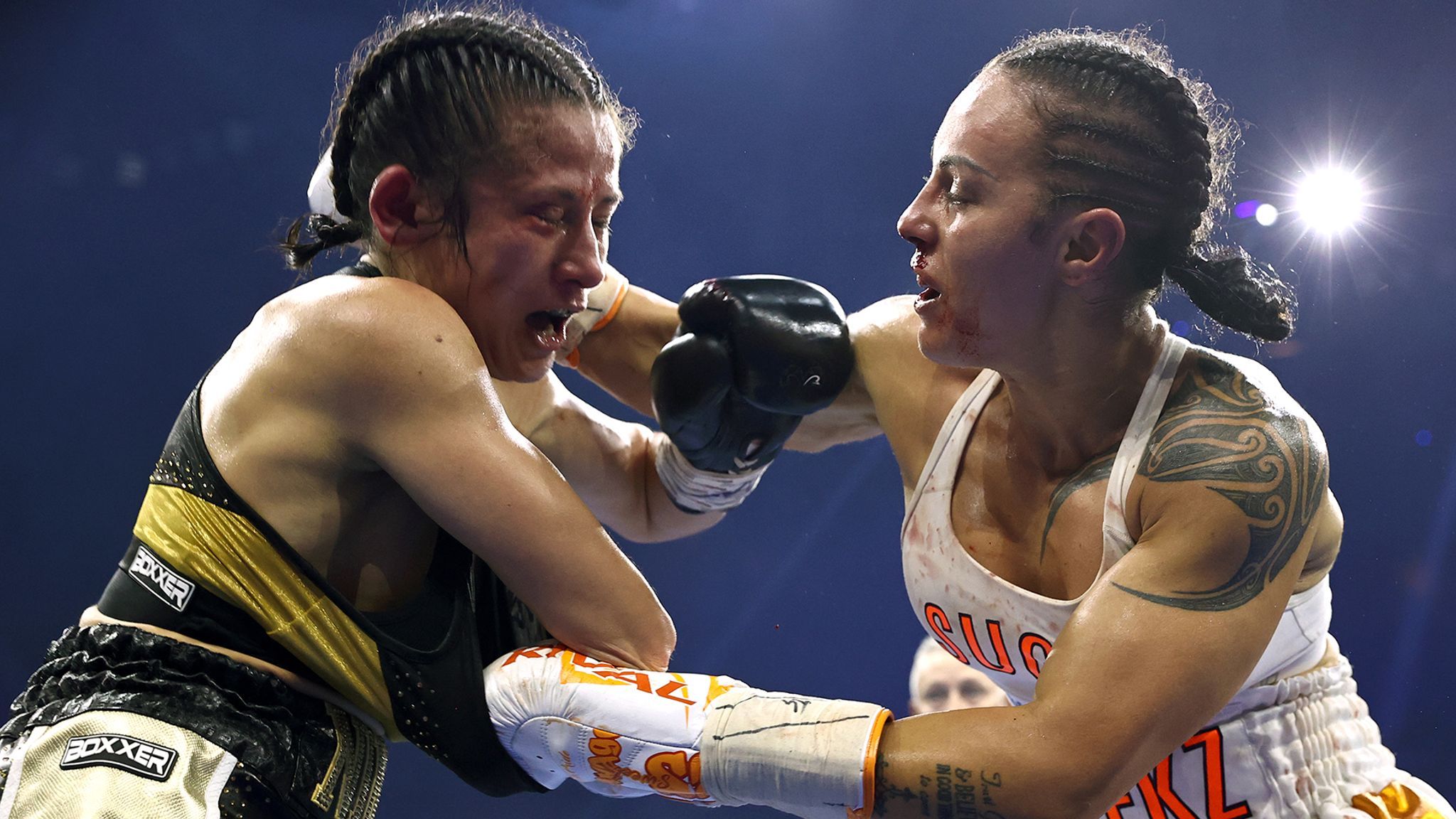 シャーネカ・ジョンソンが7回TKOでニーナ・ヒューズを下す――WBAバンタム級王座を防衛し決着をつける