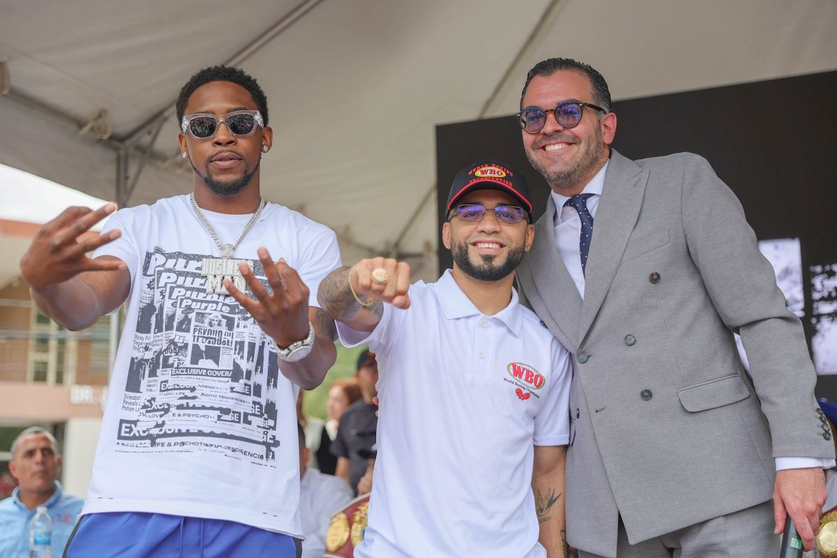 Oscar Collazo Receives WBO Ring For Five Successful Title Defenses